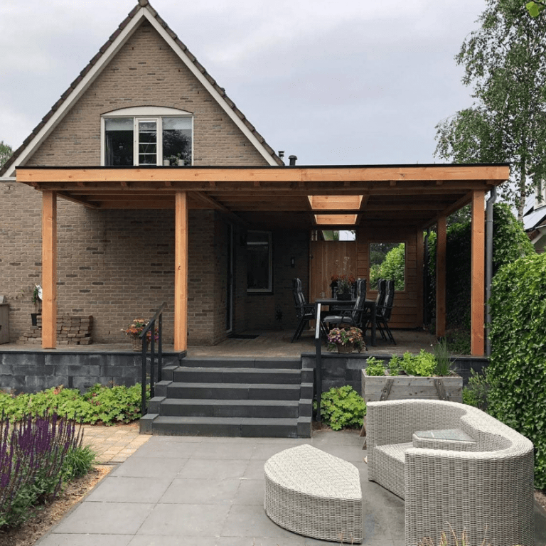 Al ruim 40 jaar specialist in tuinhout, schuttingen en overkappingen ...